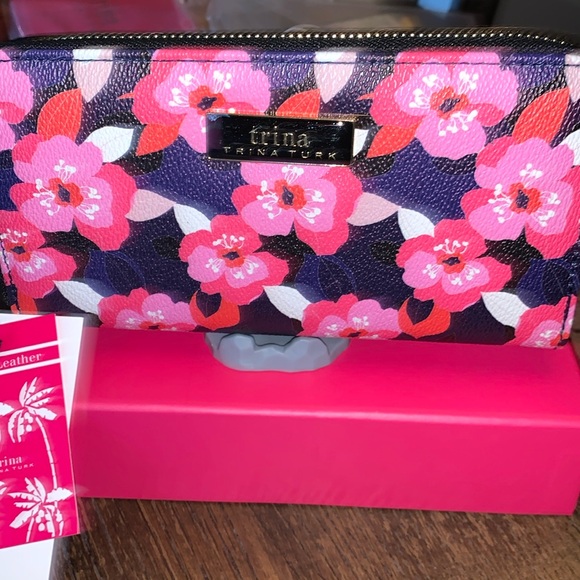 Trina Turk | Bags | Trina Turk Vegan Leather Floral Wallet Gift Boxed ...